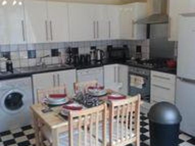4 Bedrooms Flat for rent in Gorgie Road, Gorgie, Edinburgh EH11
