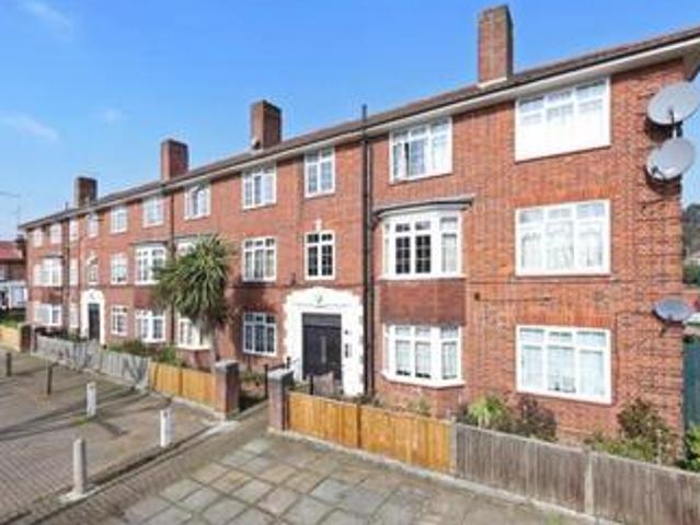 4 Bedrooms Flat for rent in Garratt Lane, London SW17