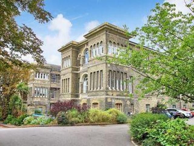 4 Bedrooms Flat for rent in Gilbert Close, London SE18