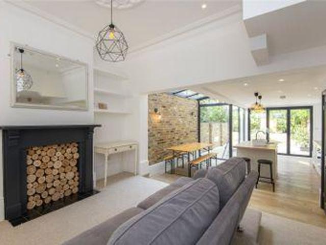 4 Bedrooms Flat for rent in Glyn Road, London E5