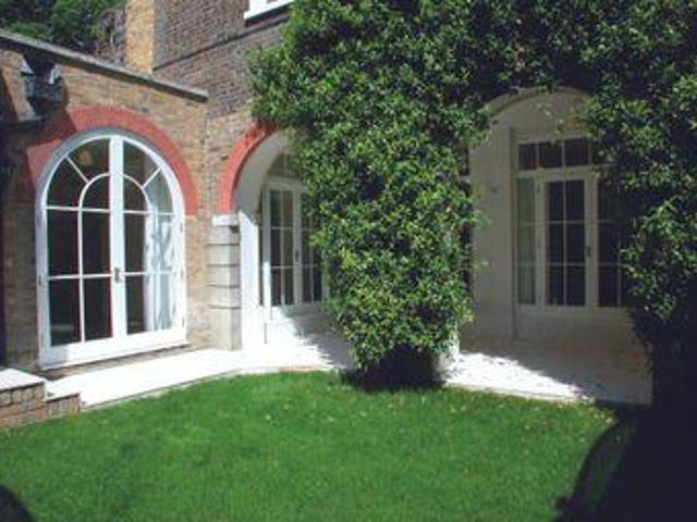 4 Bedrooms Flat for rent in Grove Lane, London SE5
