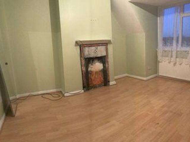 4 Bedrooms Flat for rent in Deansborook Road, Edgware HA8