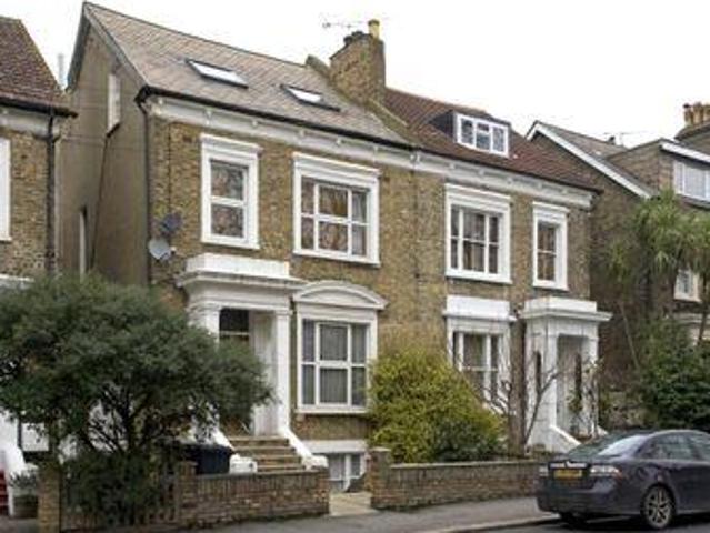 4 Bedrooms Flat for rent in Drewstead Road, London SW16