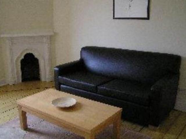 4 Bedrooms Flat for rent in Easter Road, Edinburgh EH7