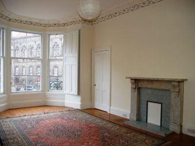 4 Bedrooms Flat for rent in Forrest Road, Edinburgh EH1