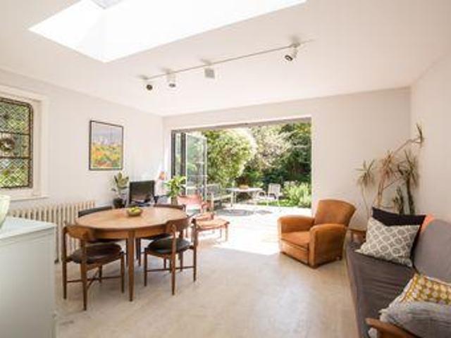 4 Bedrooms Flat for rent in Farleigh Road, London N16