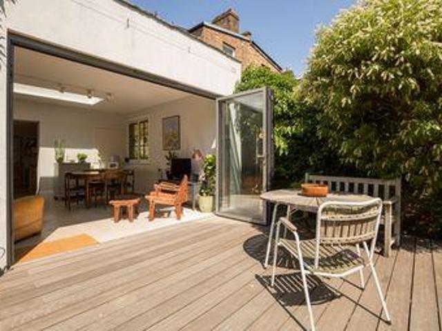 4 Bedrooms Flat for rent in Farleigh Road, London N16