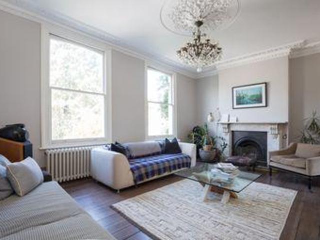 4 Bedrooms Flat for rent in Farleigh Road, London N16