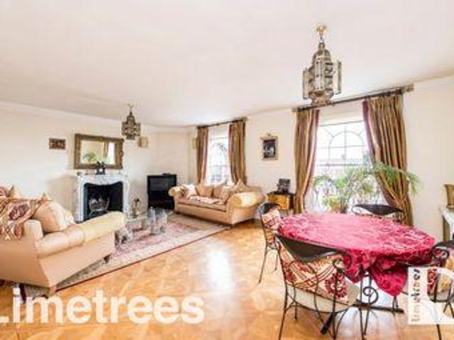 4 Bedrooms Flat for rent in Fitzjames Avenue, London W14