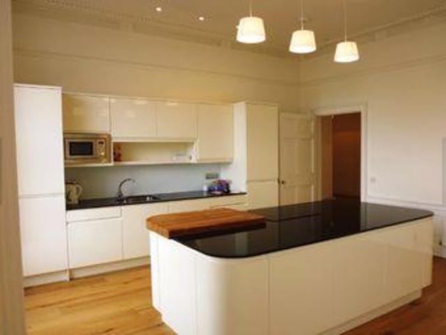 4 Bedrooms Flat for rent in field Square, New Town, Edinburgh EH1