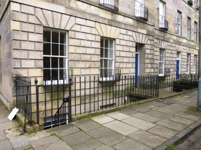 4 Bedrooms Flat for rent in field Square, Edinburgh EH1