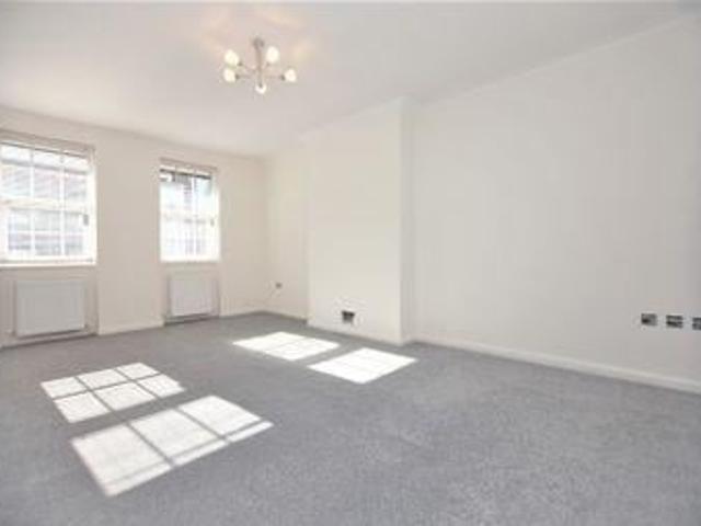 4 Bedrooms Flat for rent in Finchley Lane, London NW4