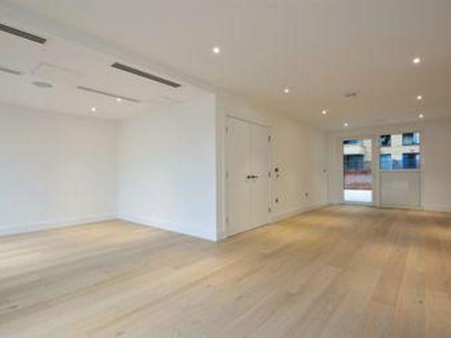 4 Bedrooms Flat for rent in Fulham Riverside, Townmead Road, Fulham SW6