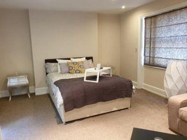 4 Bedrooms Flat for rent in Fulham Road, South Kensington, London SW10