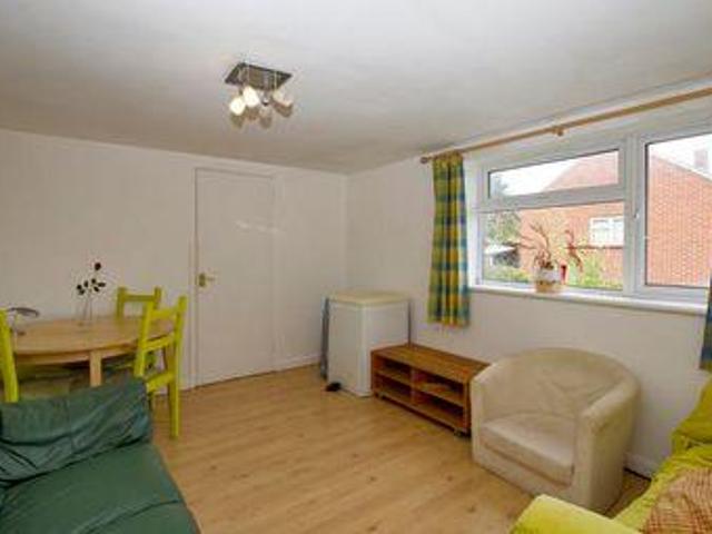 4 Bedrooms Flat for rent in Knight Avenue, Canterbury CT2