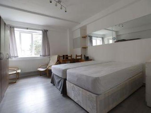 4 Bedrooms Flat for rent in Kilburn Gate, Kilburn Priory, London NW6