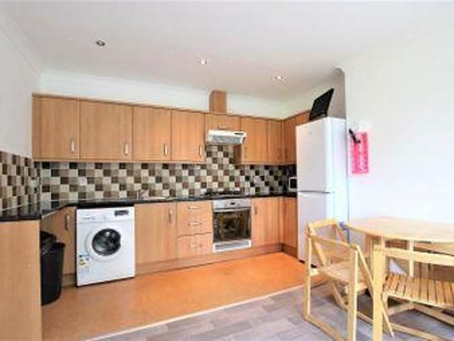 4 Bedrooms Flat for rent in Kings Avenue, London SW12