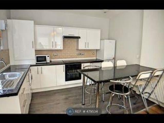 4 Bedrooms Flat for rent in Kirkstall Lane, Leeds LS6