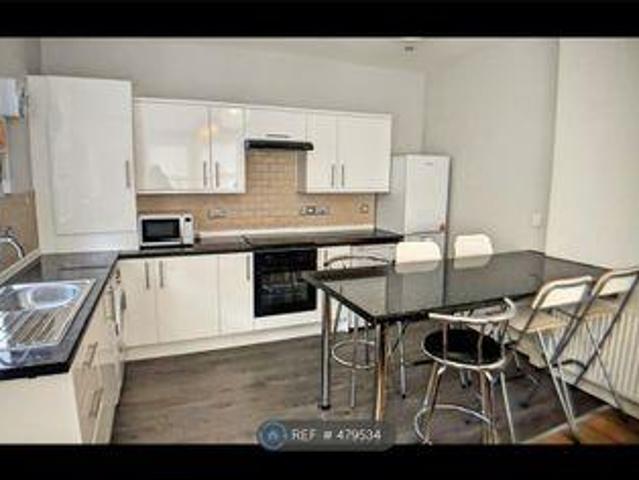 4 Bedrooms Flat for rent in Kirkstall Lane, Leeds LS6