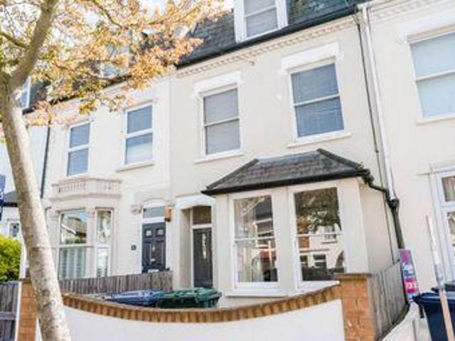 4 Bedrooms Flat for rent in Holly Park Road, London N11