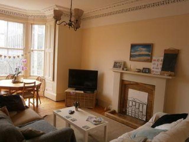 4 Bedrooms Flat for rent in Hope Park Terrace, Newington, Edinburgh EH8