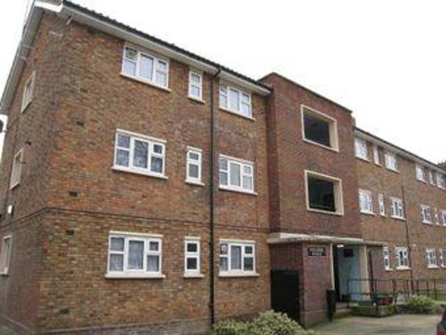 4 Bedrooms Flat for rent in Horne Way, London SW15
