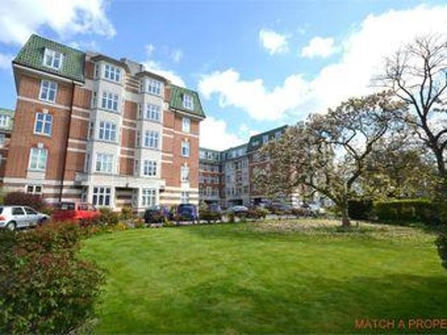 4 Bedrooms Flat for rent in Haven Green Court, Haven Green, Ealing, London W5