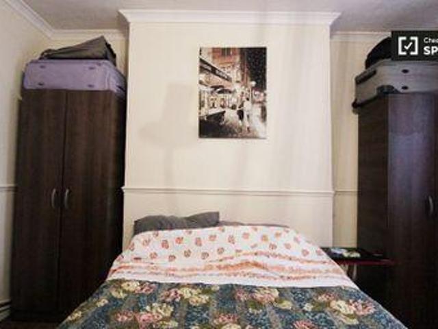 4 Bedrooms Flat for rent in Hale Street, London E14