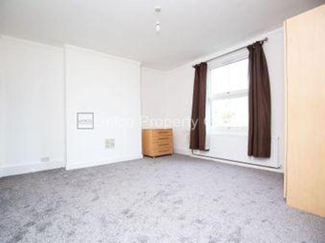 4 Bedrooms Flat for rent in Hermon Hill, Wanstead E11