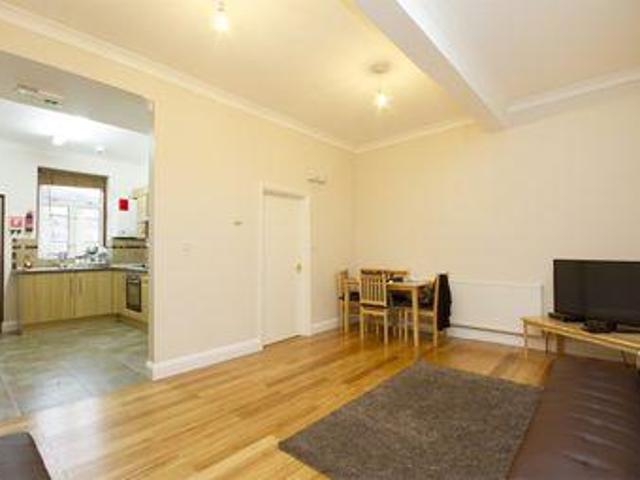 4 Bedrooms Flat for rent in High Street, London W3