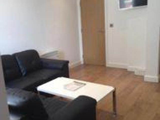 4 Bedrooms Flat for rent in Hyde Terrace, Leeds LS2