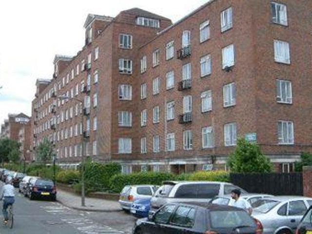 4 Bedrooms Flat for rent in Iron Mill Road, London SW18