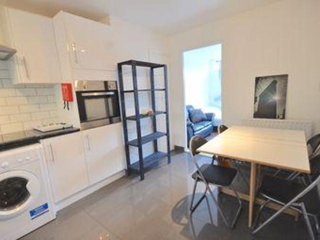 4 Bedrooms Flat for rent in Oakley Square, Euston, London NW1