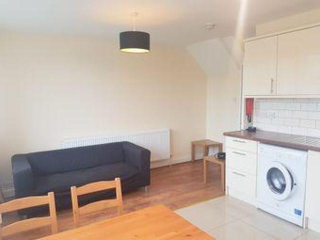 4 Bedrooms Flat for rent in Olney Road, Kennington SE17
