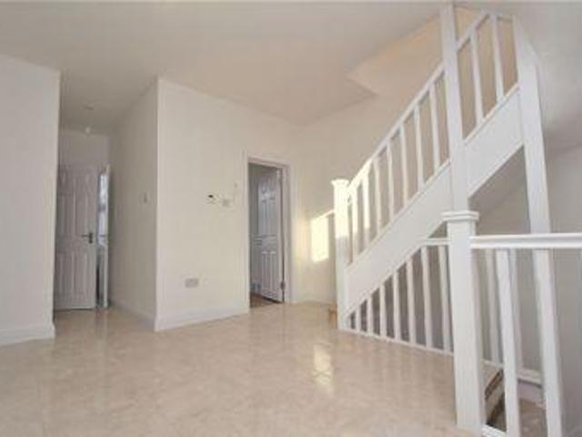 4 Bedrooms Flat for rent in Oulton Road, London N15