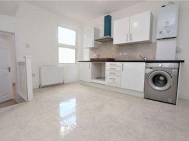 4 Bedrooms Flat for rent in Oulton Road, London N15