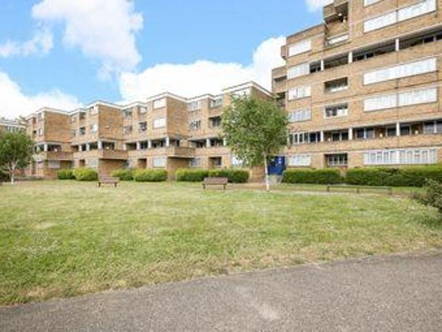4 Bedrooms Flat for rent in Overhill Road, London SE22