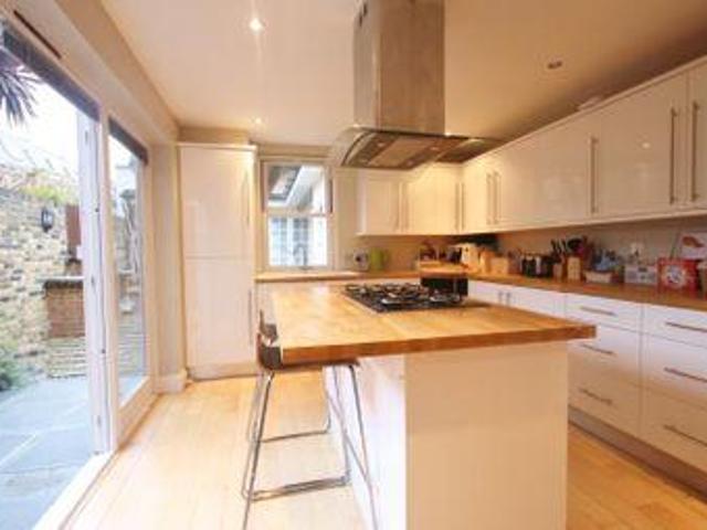 4 Bedrooms Flat for rent in Lower Richmond Road, Putney, London SW15