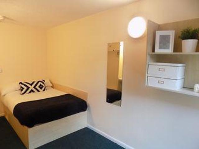 4 Bedrooms Flat for rent in Leadmill Road, Sheffield S1