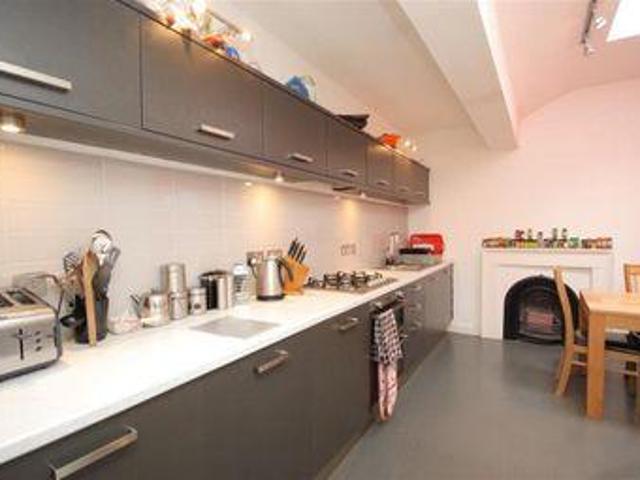 4 Bedrooms Flat for rent in Leopold Place, Edinburgh EH7