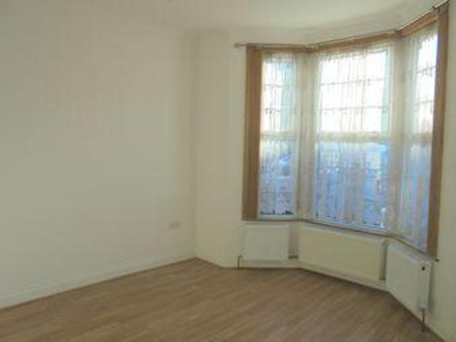 4 Bedrooms Flat for rent in Lesley Road, London E11