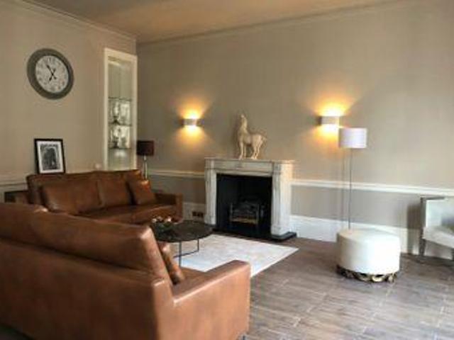 4 Bedrooms Flat for rent in Mount Street, London W1K