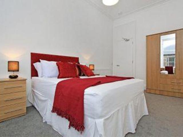 4 Bedrooms Flat for rent in Morningside Road, Morningside, Edinburgh EH10