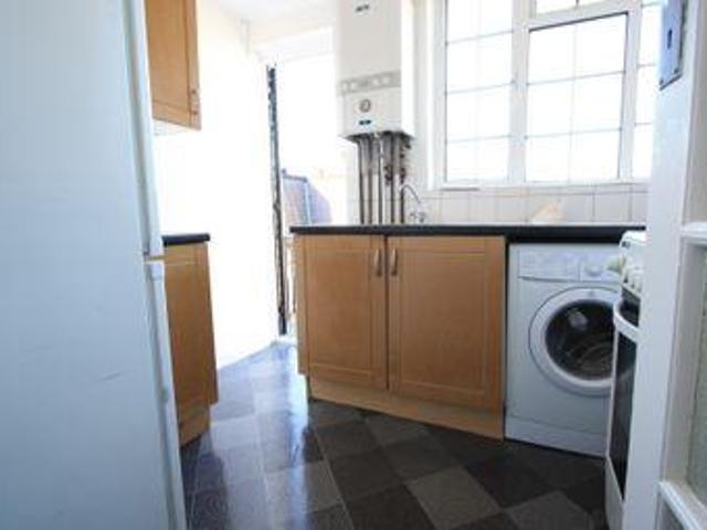 4 Bedrooms Flat for rent in Manor Court, Leigham Avenue, Streatham SW16