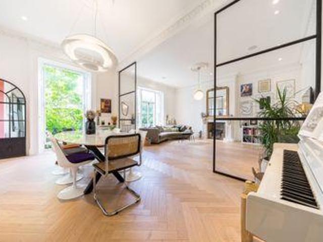4 Bedrooms Flat for rent in Marlborough Place, London NW8