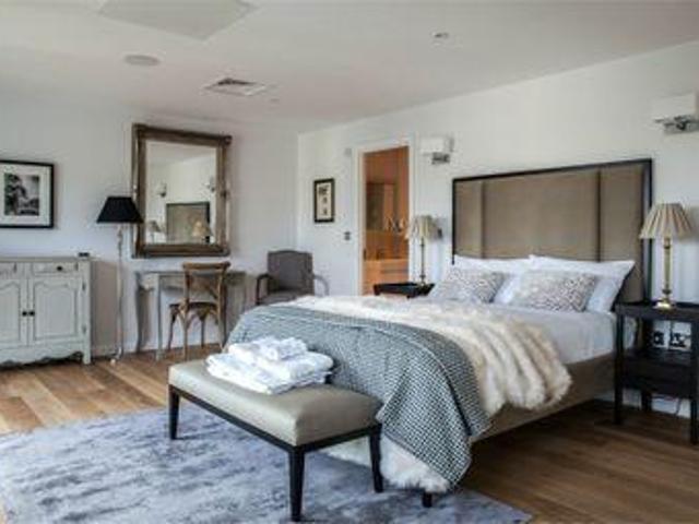 4 Bedrooms Flat for rent in Millharbour, London E14