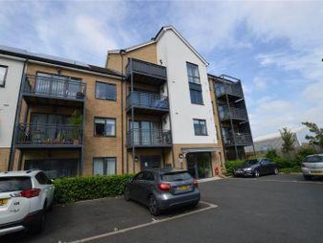 4 Bedrooms Flat for rent in Norwood Road, London SE25
