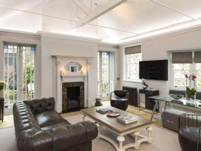 4 Bedrooms Flat for rent in North Audley Street, London W1K