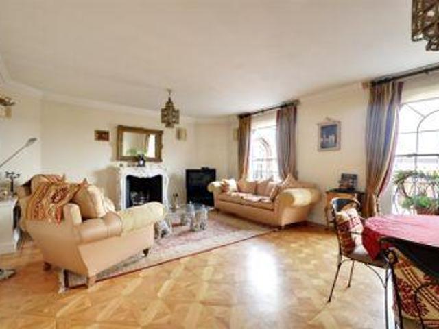 4 Bedrooms Flat for rent in North End House, Fitzjames Avenue, Hammersmith W14