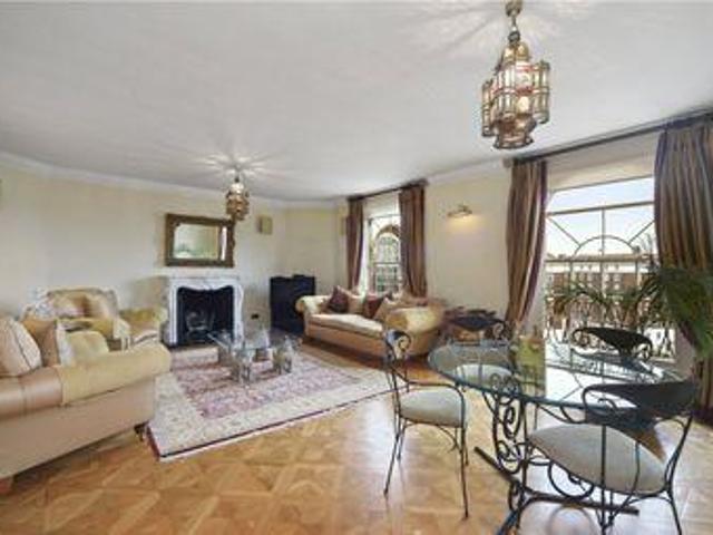 4 Bedrooms Flat for rent in North End House, Fitzjames Avenue, London W14